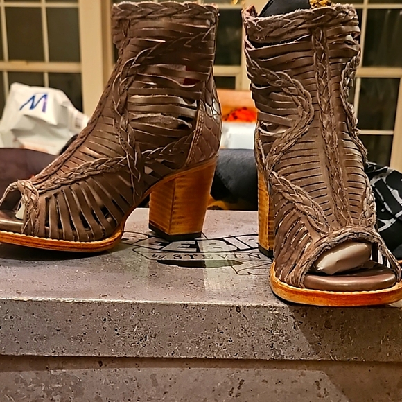 Freebird by Steven | Shoes | Nib Freebird By Steven Bela Stone Multi ...